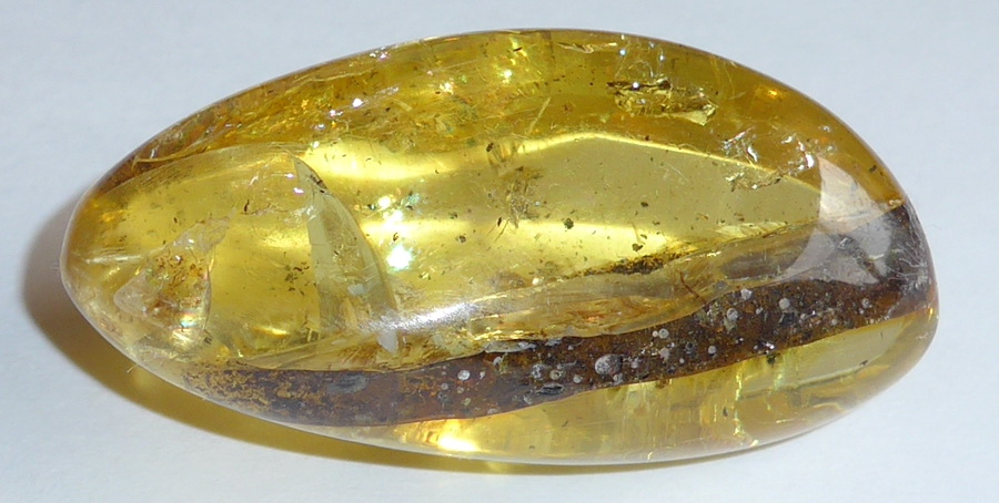 Grüner Bernstein mit Fragment Einschlüssen